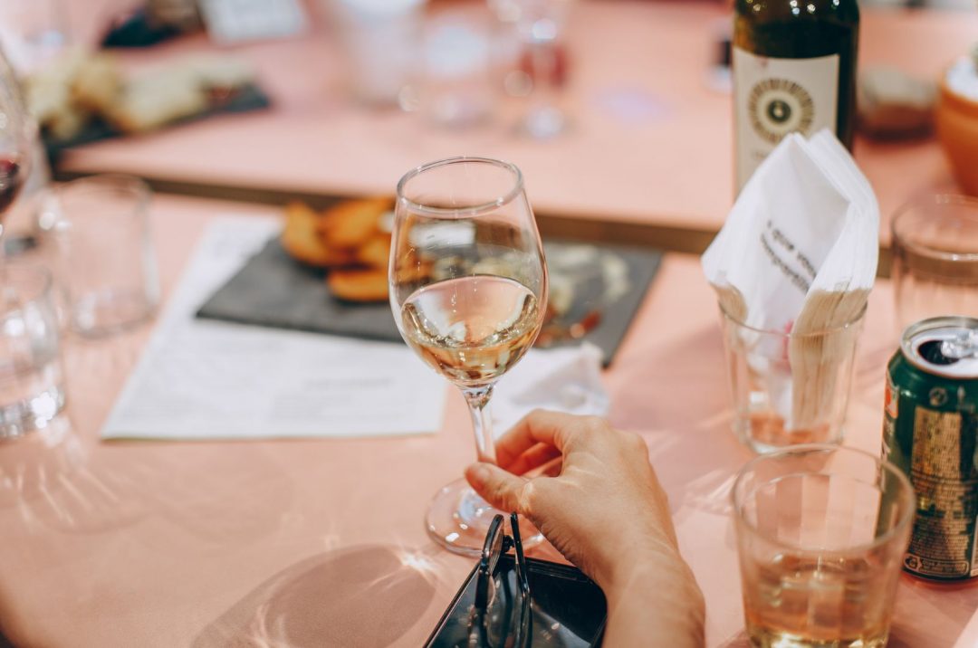 What Does Wine Taste Like: The Beginners Guide To Follow