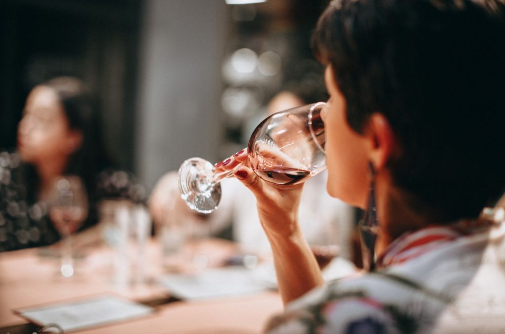 What Does Wine Taste Like: The Beginners Guide To Follow