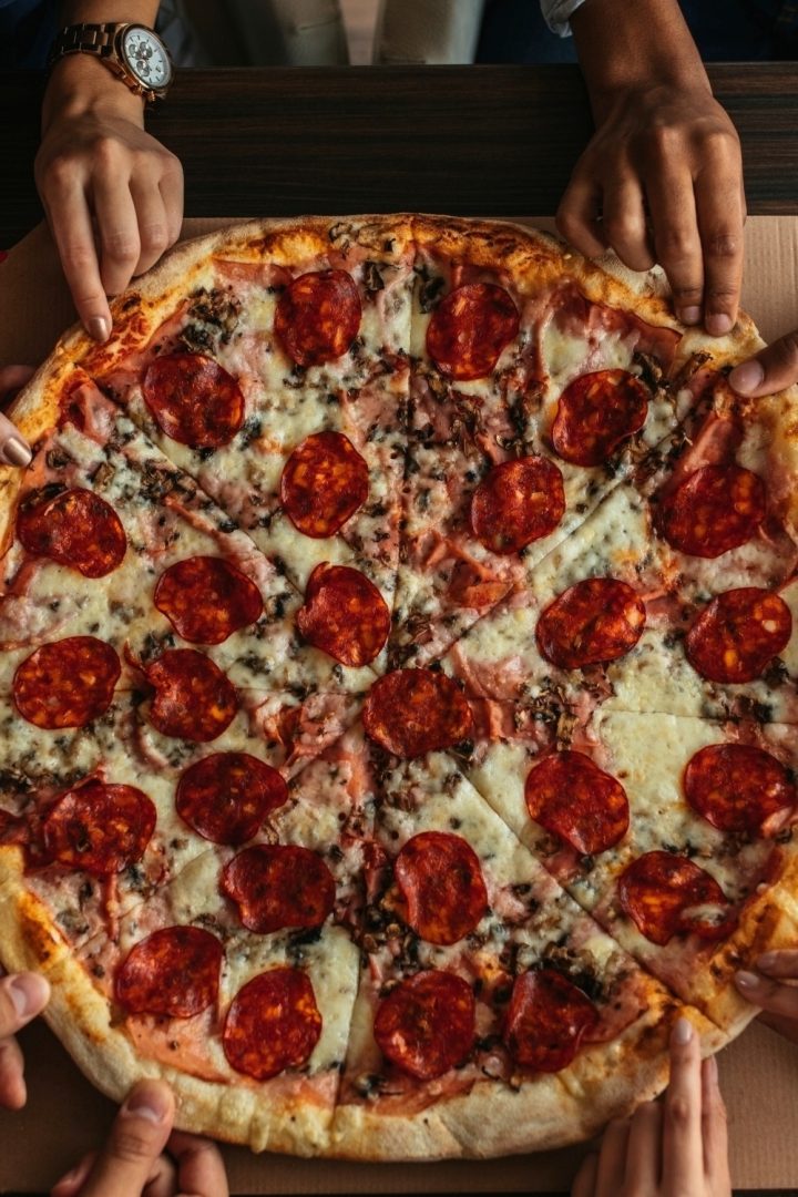 How Many Slices In A 10-Inch Pizza? 10-Inch Pizza Info