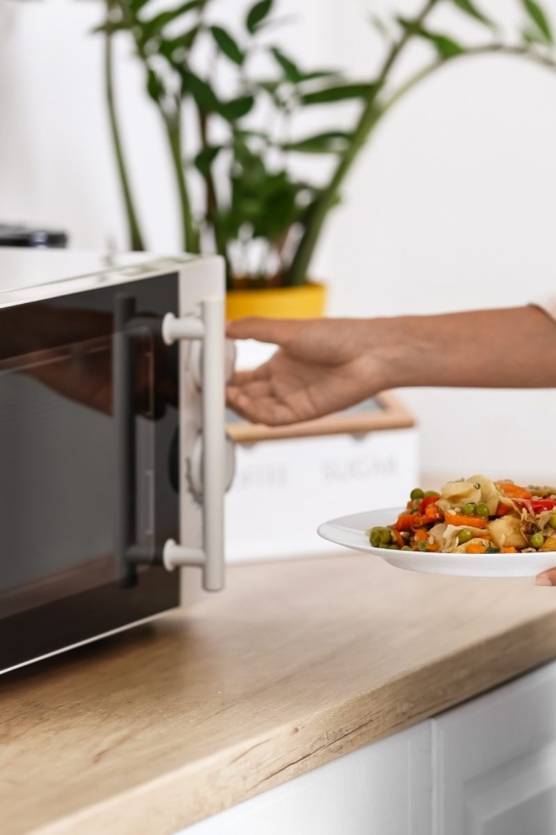 Can You Microwave Paper Plates And Keep Things Safe?