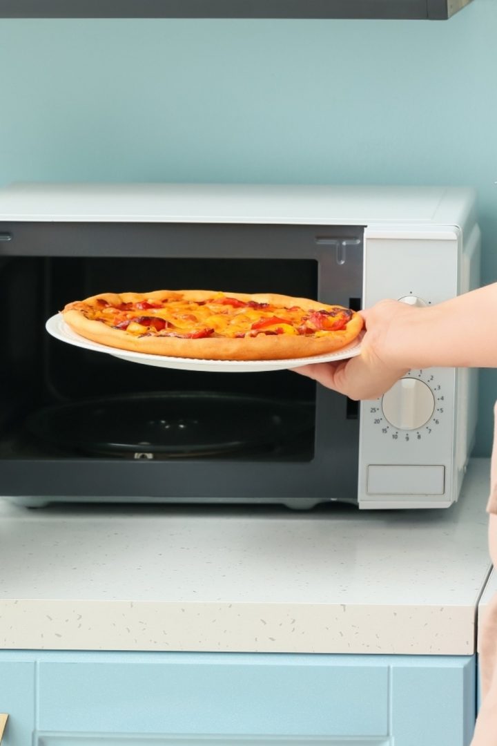 Can You Microwave Paper Plates And Keep Things Safe?