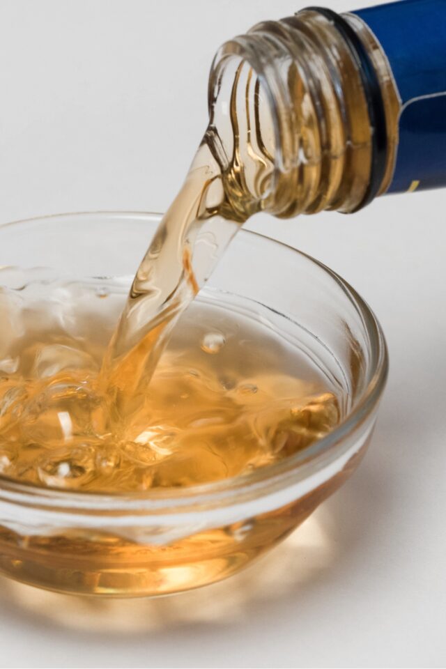 10 Best Champagne Vinegar Substitutes To Taste The Twist