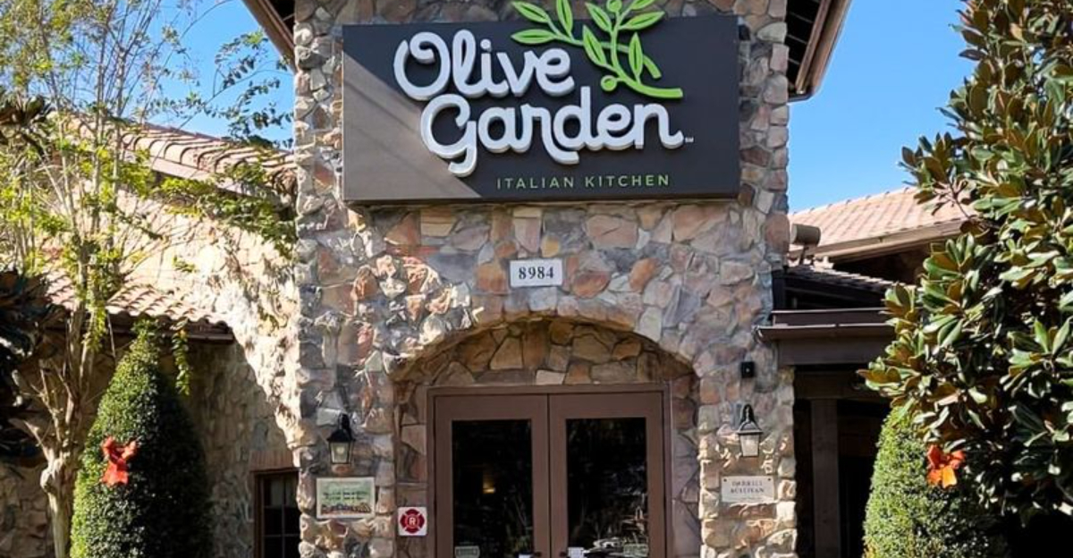 23 Restaurant Chains That Serve Bread So Good It Steals The Show