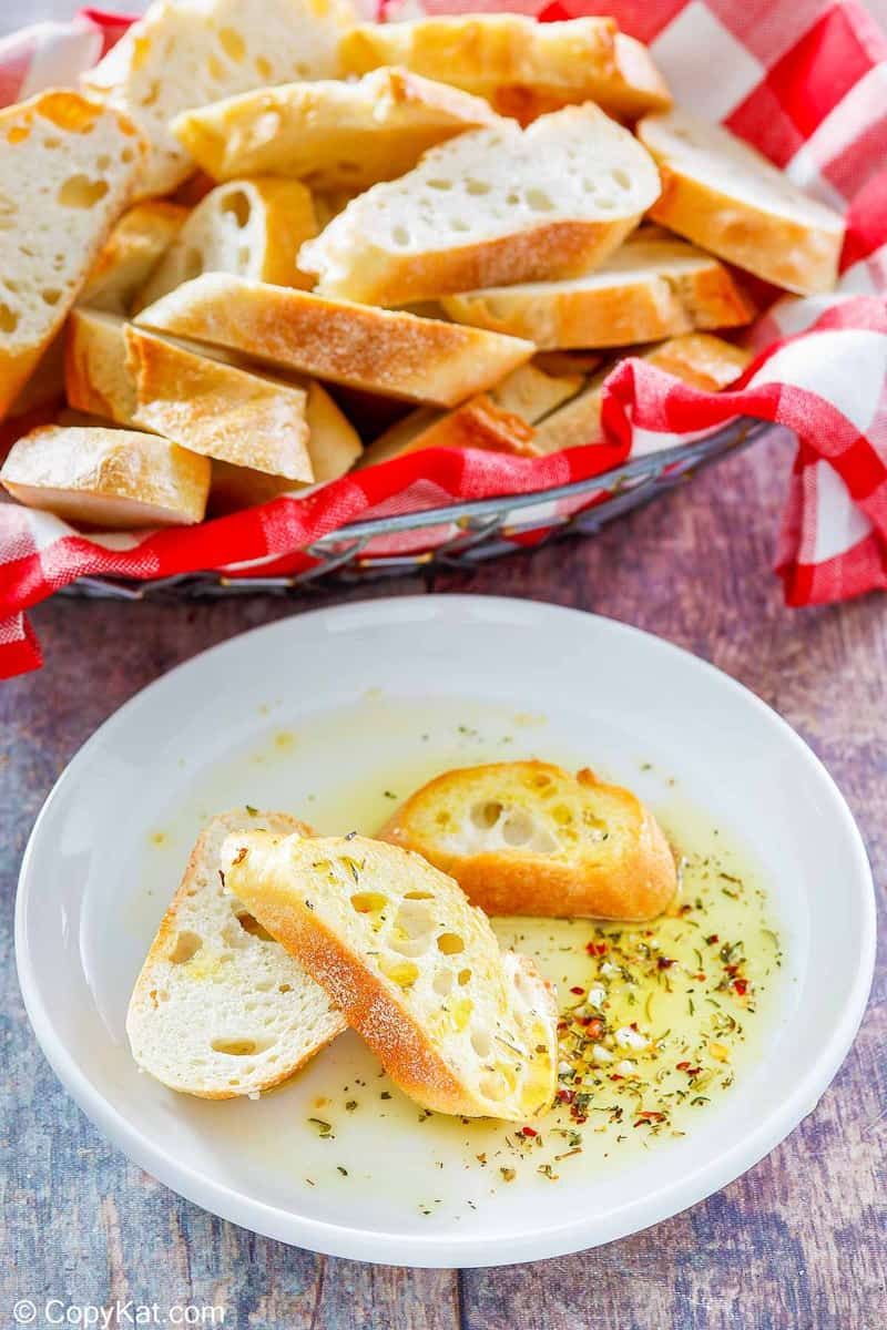 23 Restaurant Chains That Serve Bread So Good It Steals The Show
