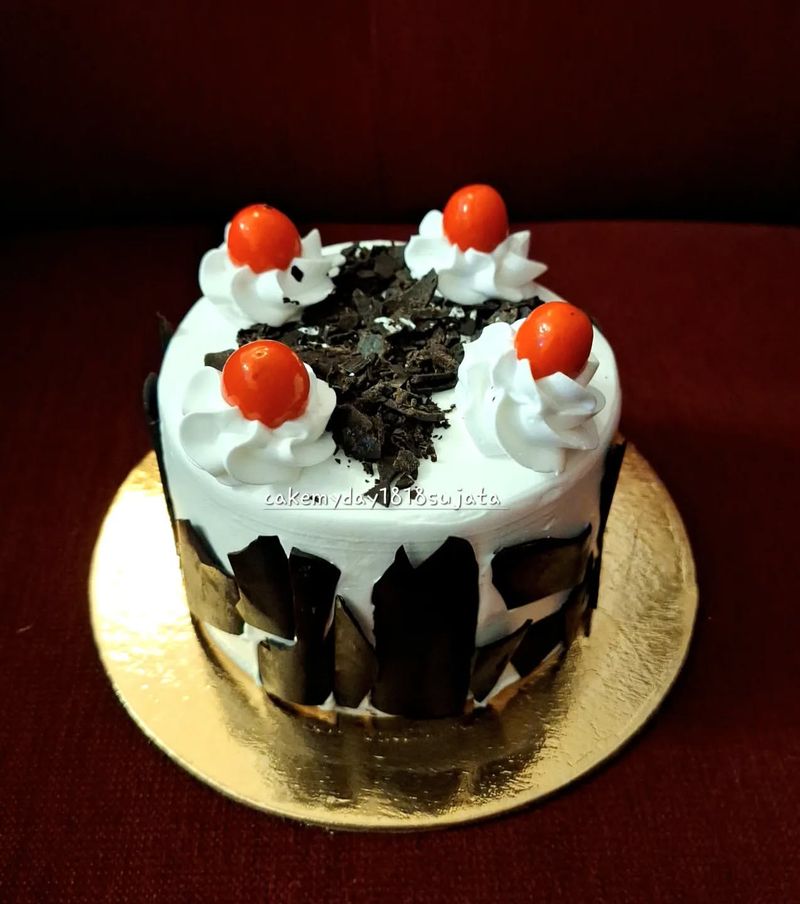 30 Bite-Sized Cakes For When You’re Craving A Sweet Treat