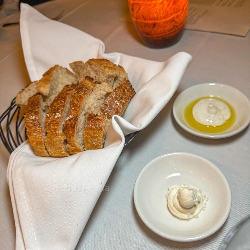 23 Restaurant Chains That Serve Bread So Good It Steals The Show