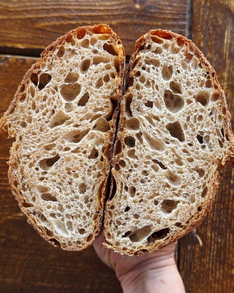 23 Restaurant Chains That Serve Bread So Good It Steals The Show