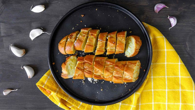 23 Restaurant Chains That Serve Bread So Good It Steals The Show
