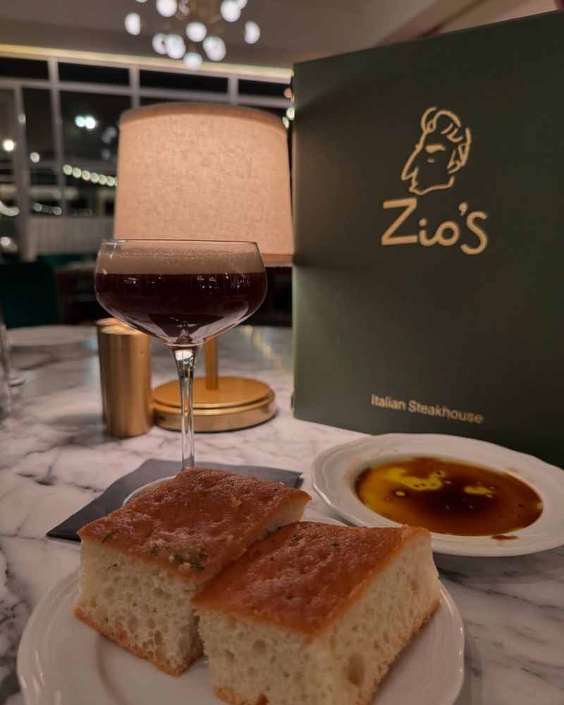 23 Restaurant Chains That Serve Bread So Good It Steals The Show