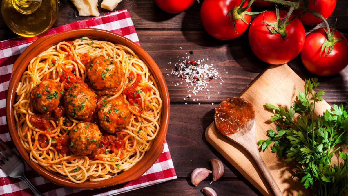 22 Restaurant Chains That Serve The Best Spaghetti & Meatballs Around