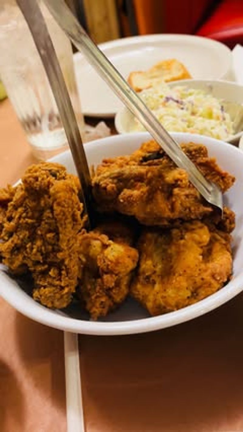 The Best Hole-In-The-Wall Spots For Fried Chicken In Every State
