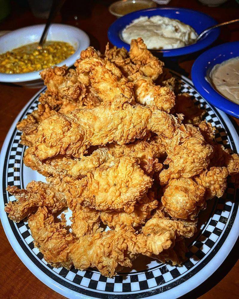 The Best Hole-In-The-Wall Spots For Fried Chicken In Every State