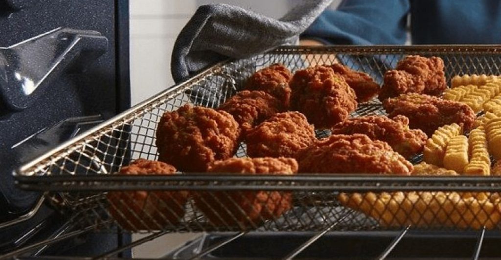 5 Best Ways To Reheat Fried Chicken Without Losing Crunch