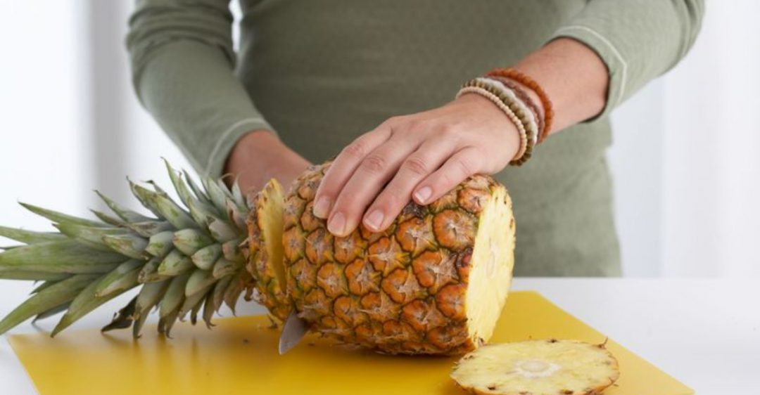 15 Pineapple Cutting Hacks That Actually Work