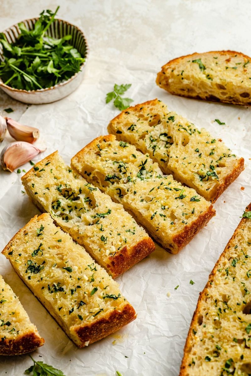 The Best Cheeses To Pair With Garlic Bread