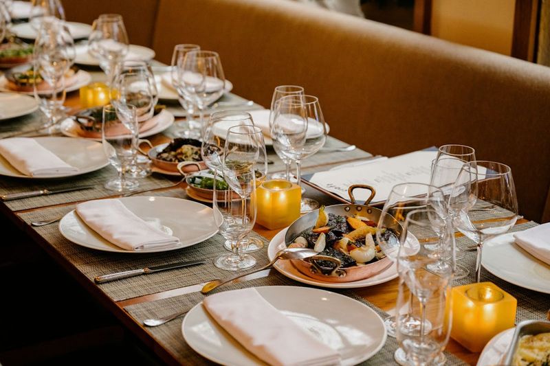 13 Unwritten Rules You Shouldn’t Break When Dining With A Big Group