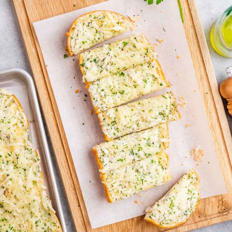 The Best Cheeses To Pair With Garlic Bread
