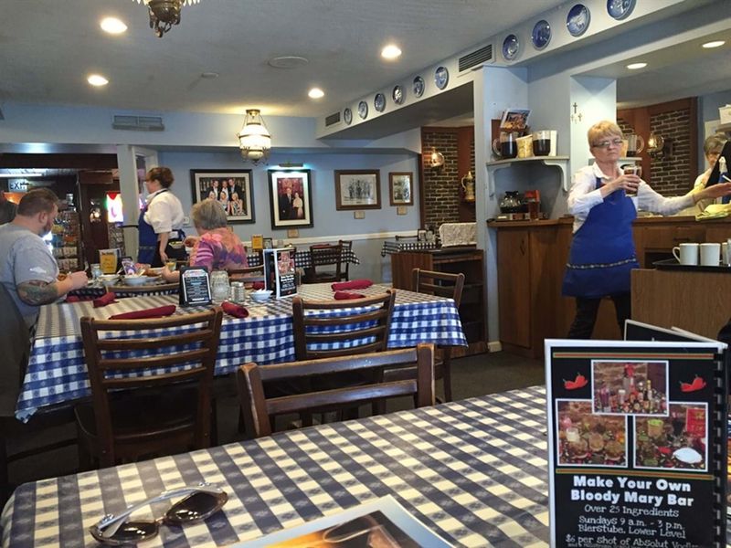 14 Iowa Fried Chicken Buffets That Make It Homestyle And Crunchy