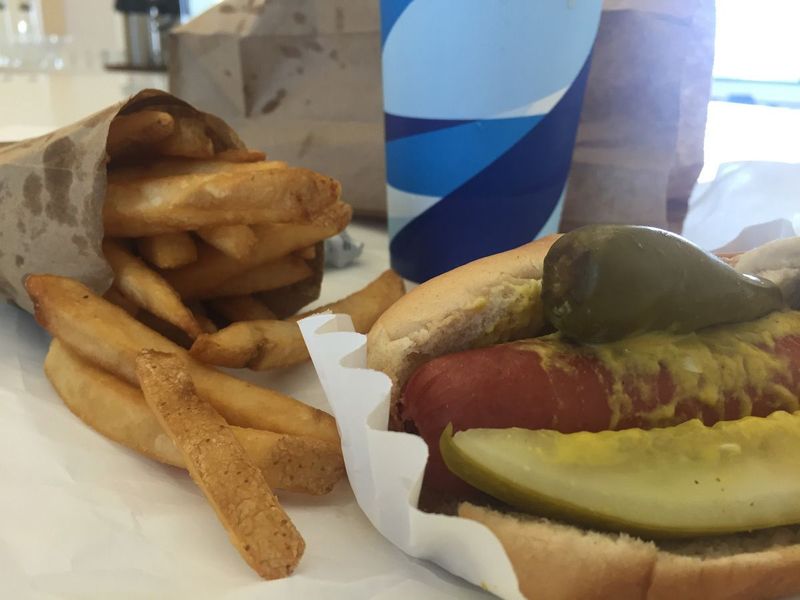 15 Timeless Chicago Lunch Spots Worth The Drive Across Illinois