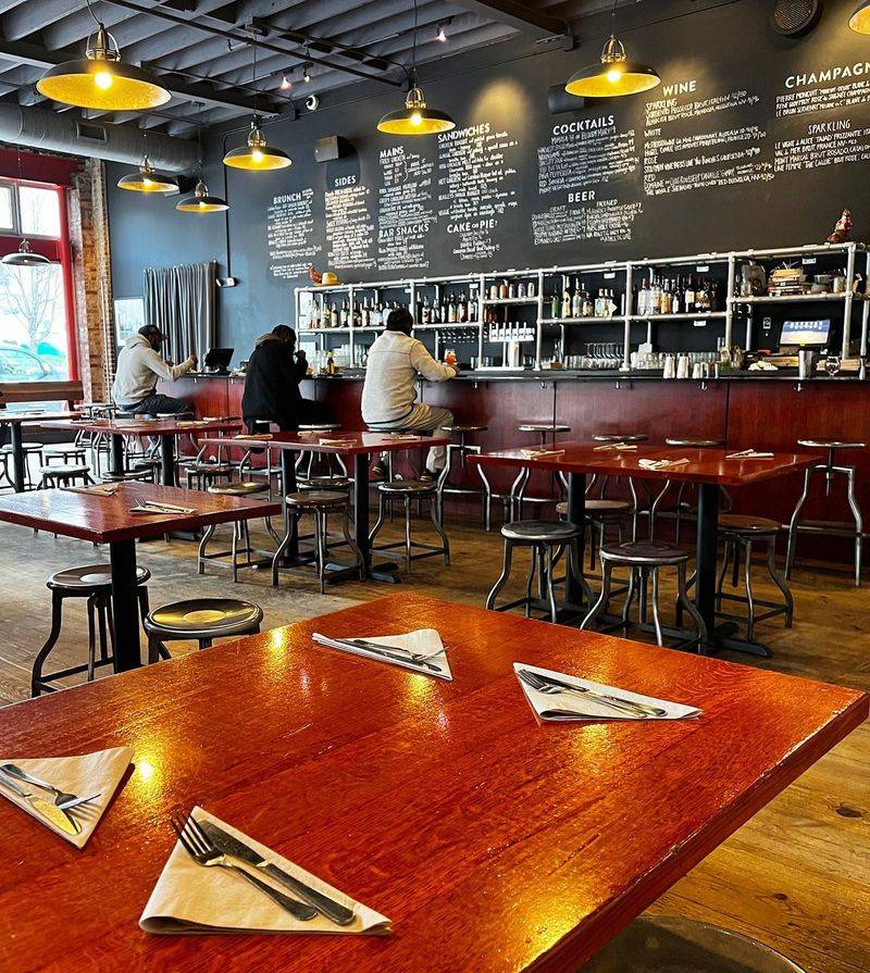 15 North Carolina Fried Chicken Restaurants Worth A Road Trip