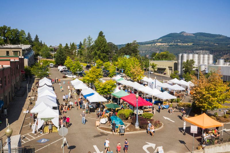 17 Best Farmers Markets In Oregon And What To Eat At Each One