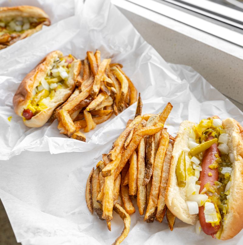 15 Timeless Chicago Lunch Spots Worth The Drive Across Illinois