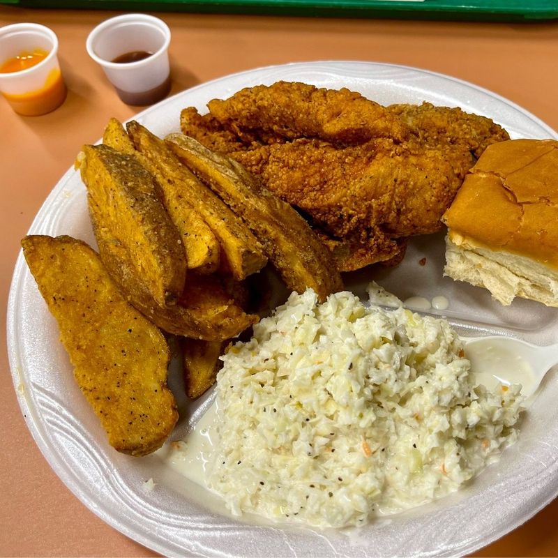 15 North Carolina Fried Chicken Restaurants Worth A Road Trip