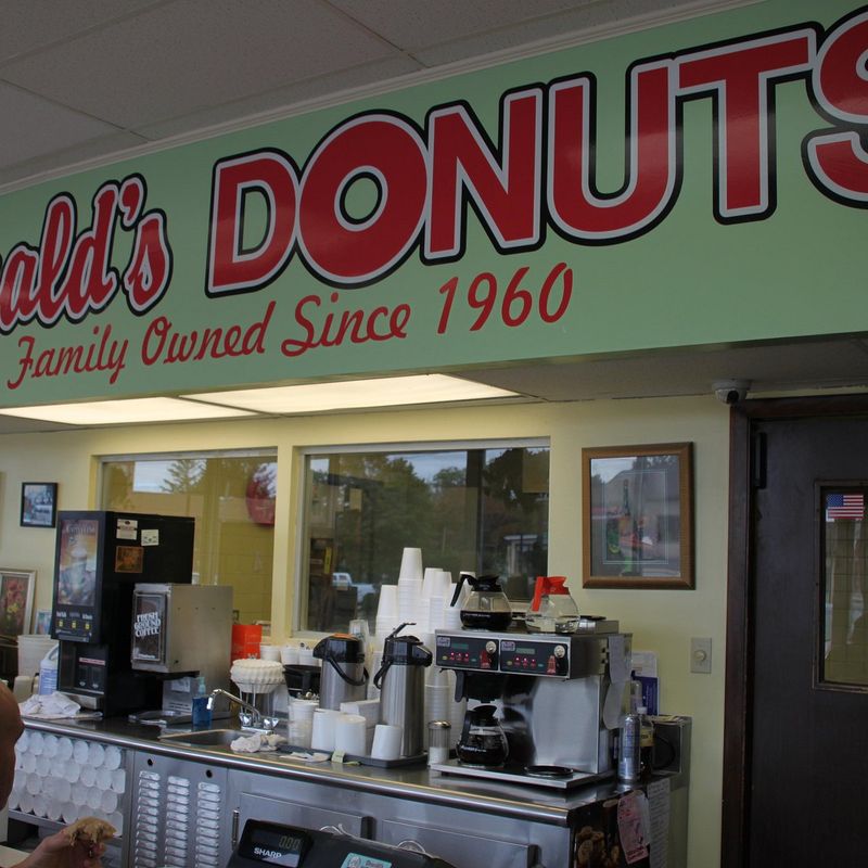 18 Of Ohio's Legendary Donut Shops That Won't Cost You Over $12 A Visit